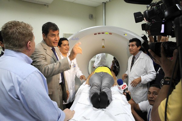 Correa supervisa obras en el hospital Abel Gilbert | La República EC