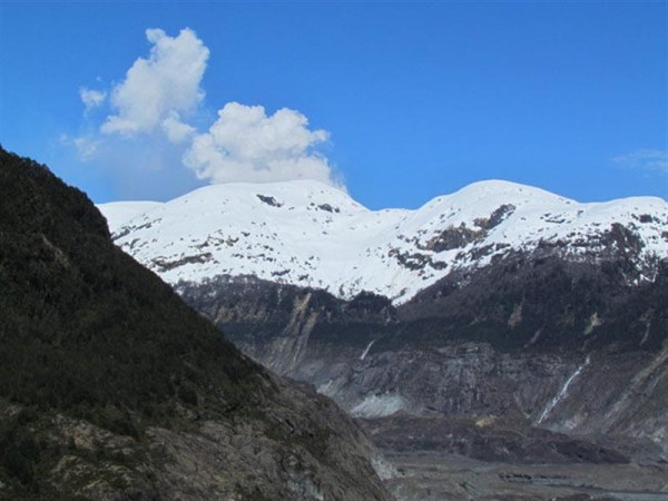 Volcán chileno reduce actividad sísmica pero continúa la alerta | La ...