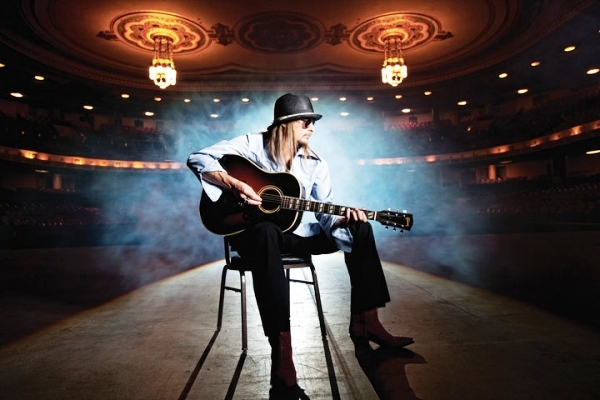 Kid Rock dona regalos a los más necesitados en Detroit | La República EC