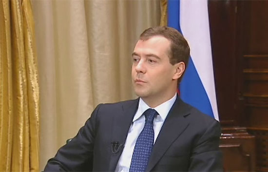 Medvédev acusa a EEUU de librar guerra "proxy" contra Rusia