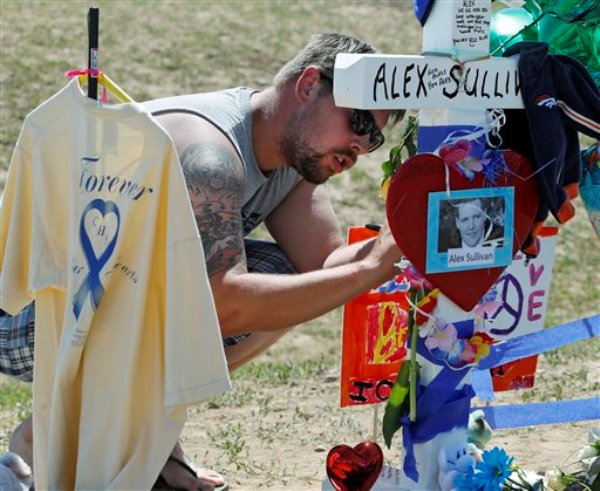 Colorado busca sanar un año después de la masacre | La República EC