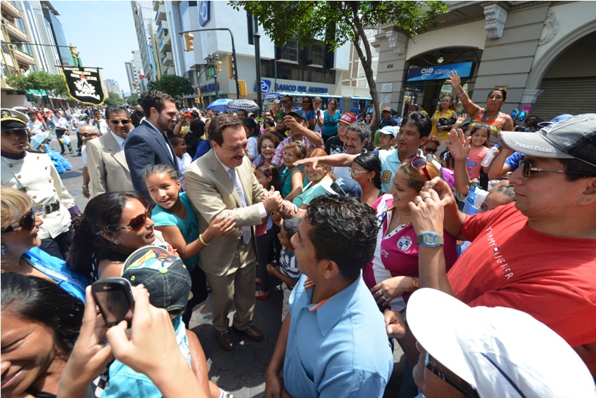 Jaime Nebot Caminando 9 De Octubre Al Momento De Unción Cívica En La