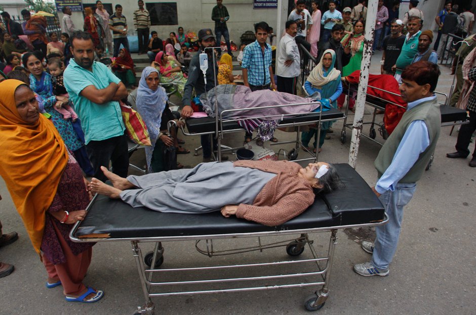 Más De 200 Muertos En Pakistán Y Afganistán En Un Terremoto De 7 5