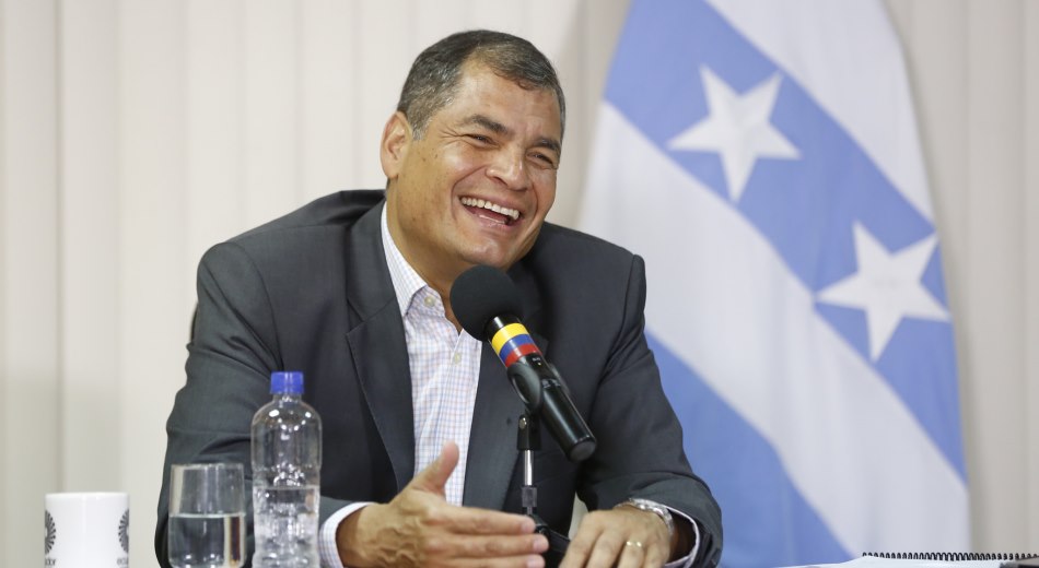 Correa califica de "torpe" a Trump, admira a Clinton y destaca figura ...