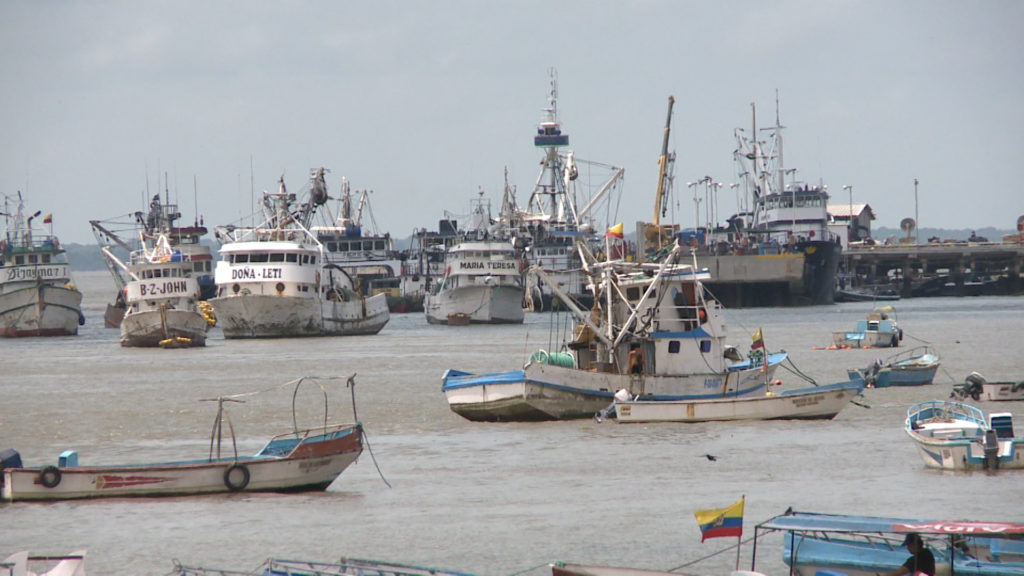 Correa autoriza por decreto la construcción del Puerto de Aguas ...