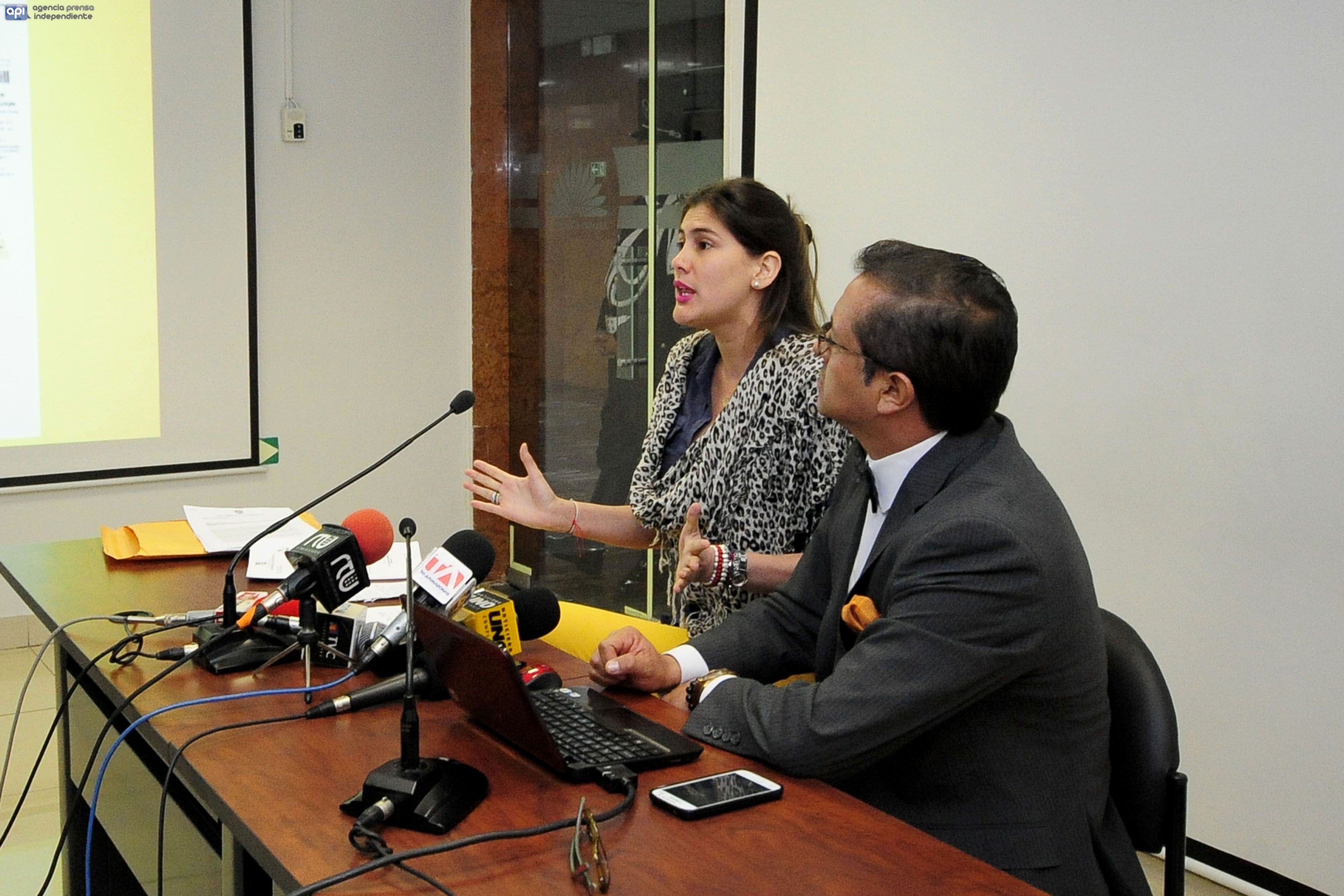 QUITO-ECUADOR. Rueda de Prensa por parte de la Asambleista Maria ...