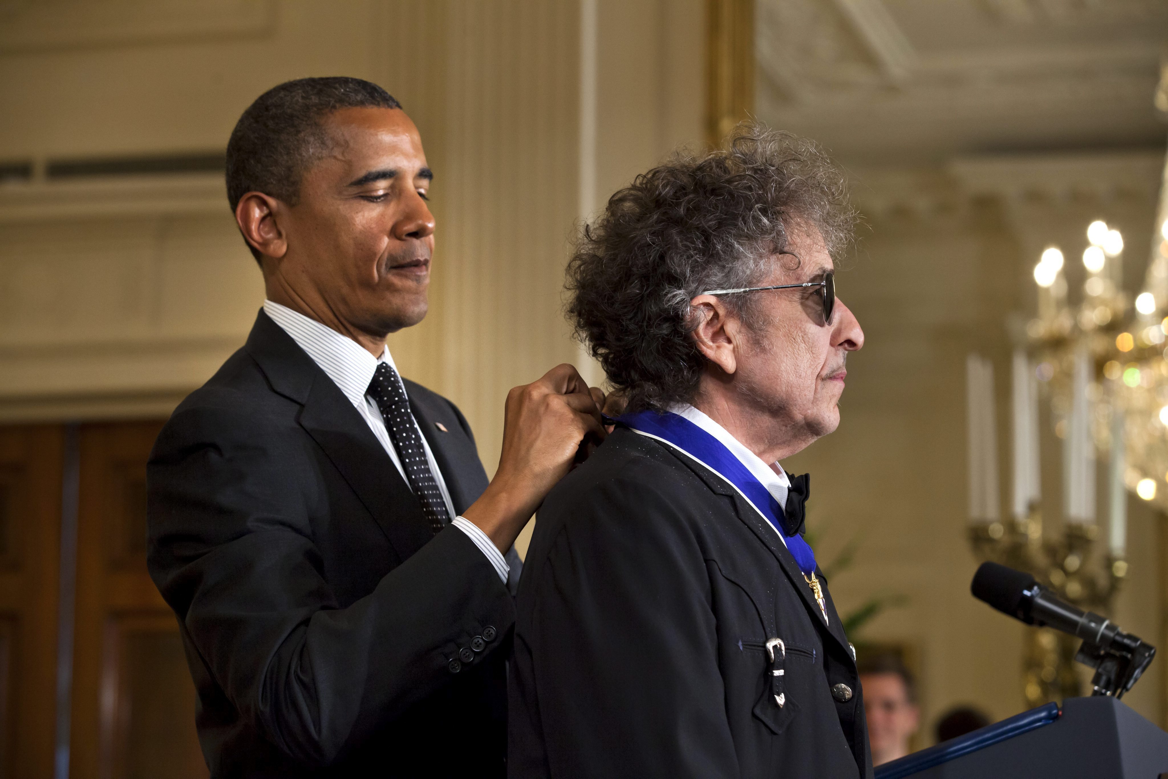 Barack Obama felicita a Bob Dylan, uno de su "poetas favoritos", por el ...
