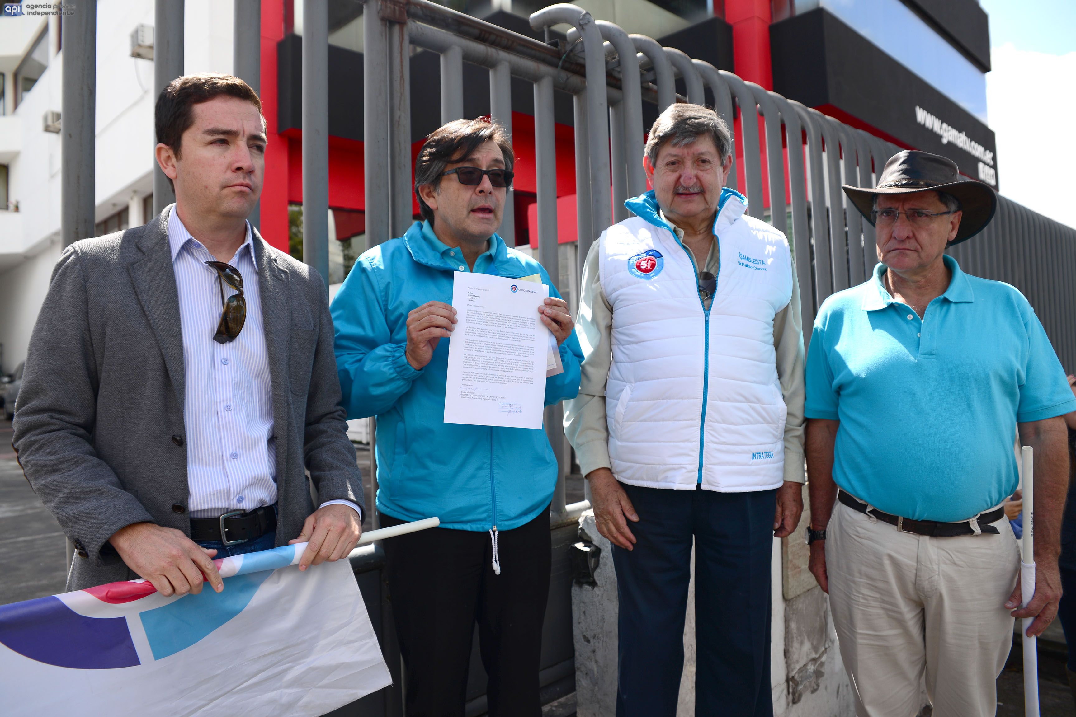 César Montúfar dice que canal de TV se negó a transmitir su spot de ...