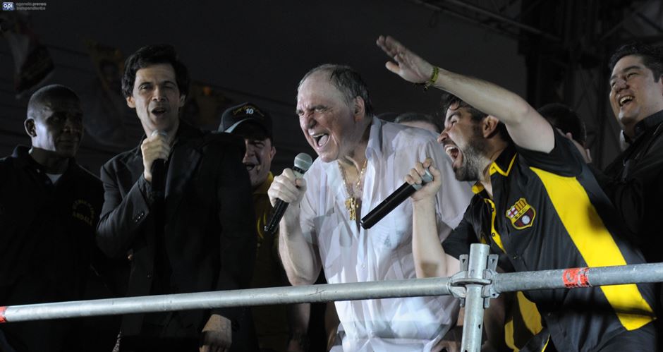 Bucaram aterriza en helicóptero en el suburbio de Guayaquil | La ...