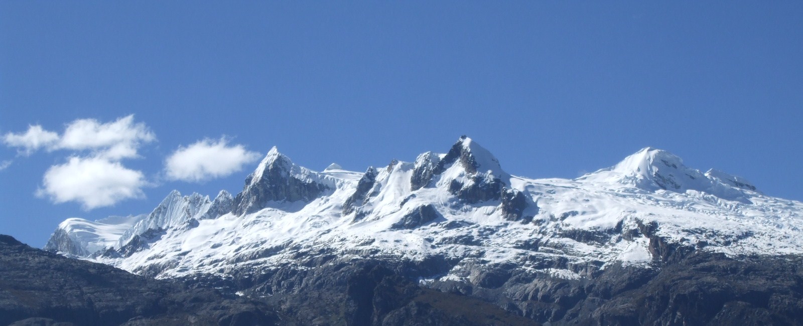 Científicos escalan nevado más alto de Perú para estudiar el cambio ...