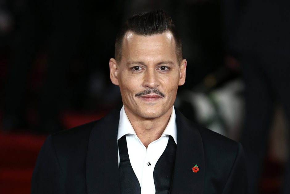 Jonny Depp llega borracho a la premier de «Asesinato en el Orient ...