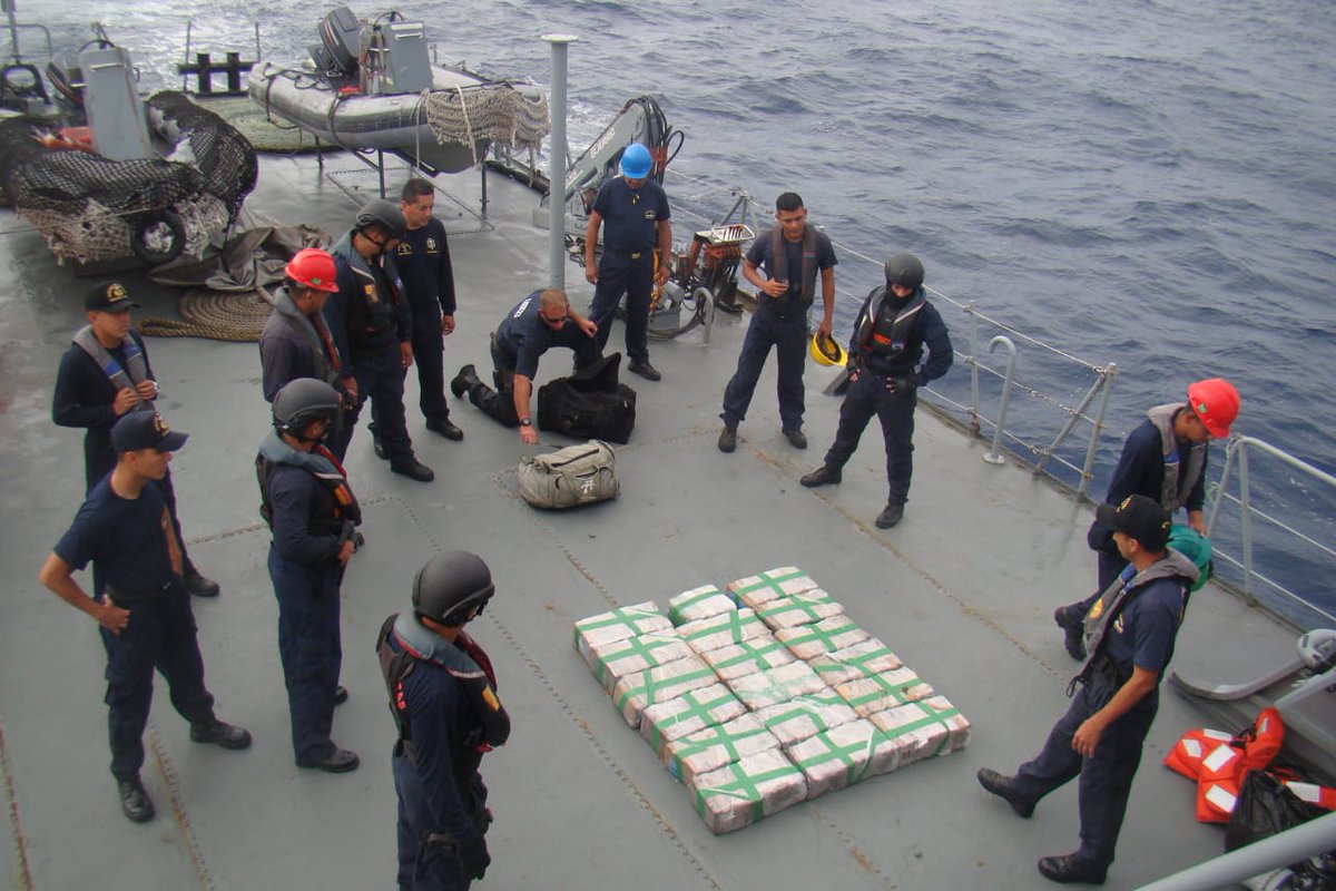 Guardacostas de Ecuador y EE.UU. capturan barco con droga en aguas ...
