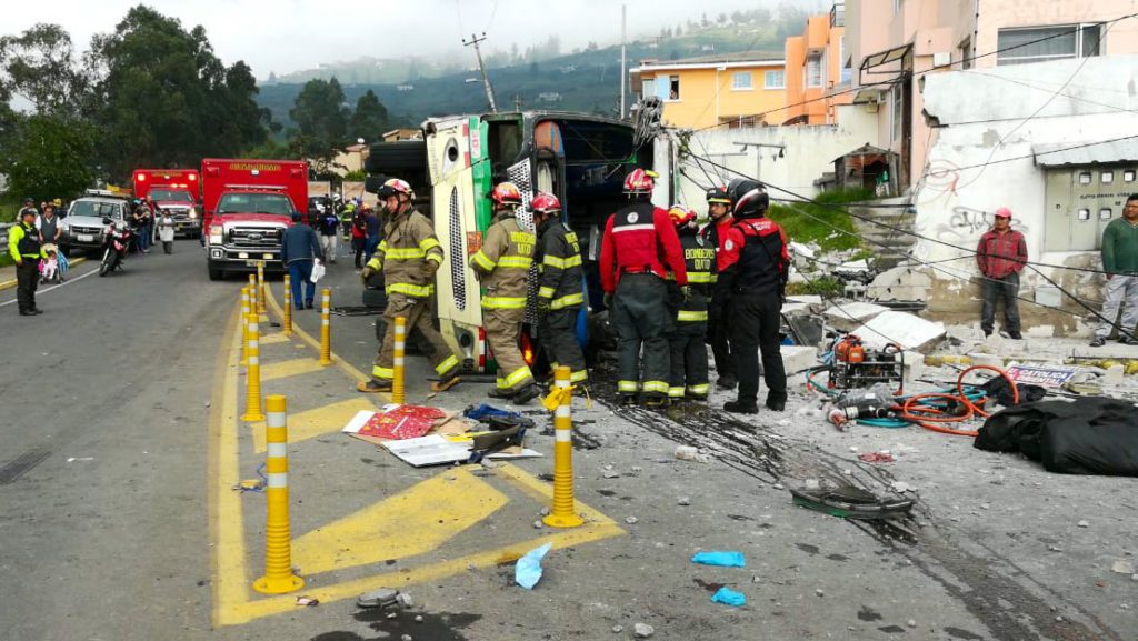 Accidente De Tránsito En Conocoto Deja Al Menos Cuatro Personas