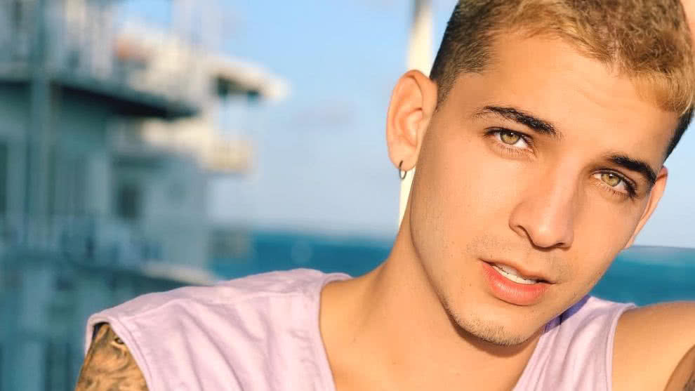 El cantante colombiano Legarda muere en Medellín por una bala perdida ...