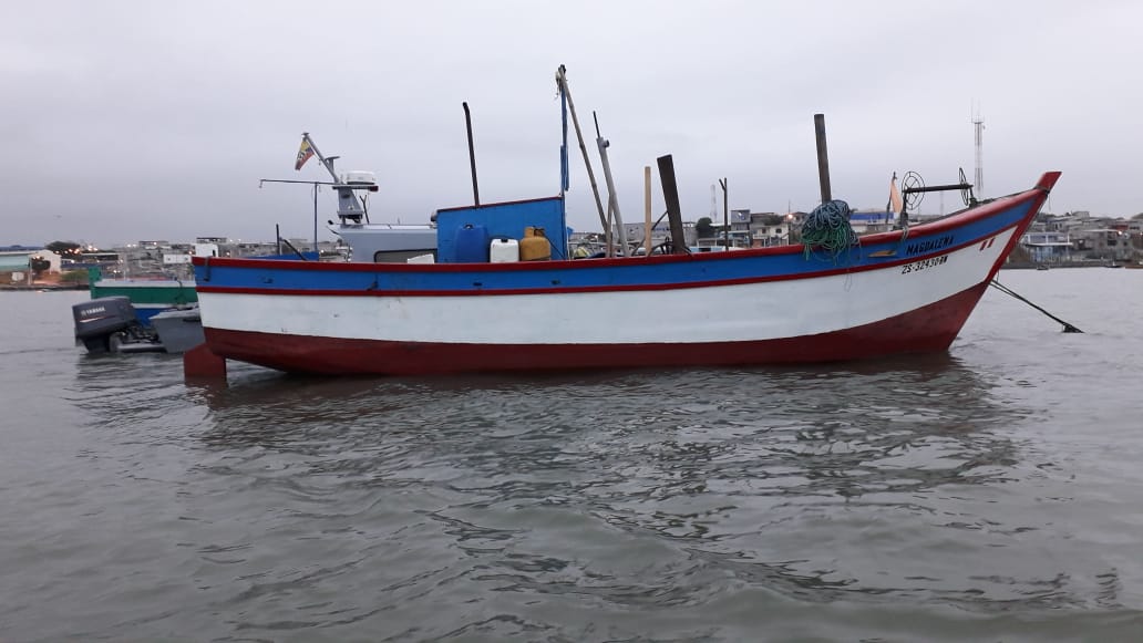 Armada del Ecuador detuvo a dos embarcaciones pesqueras peruanas | La ...