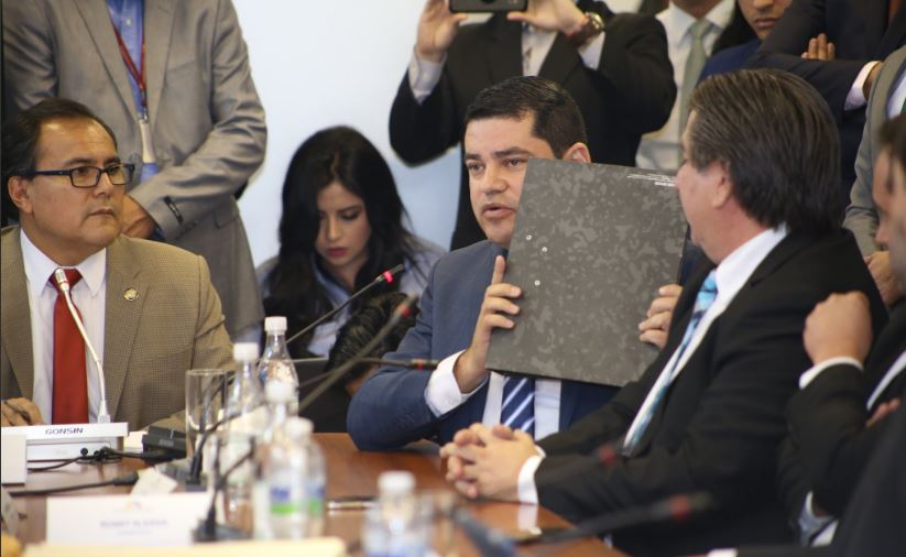 Tuárez bendijo a la Comisión y la abandonó | La República EC