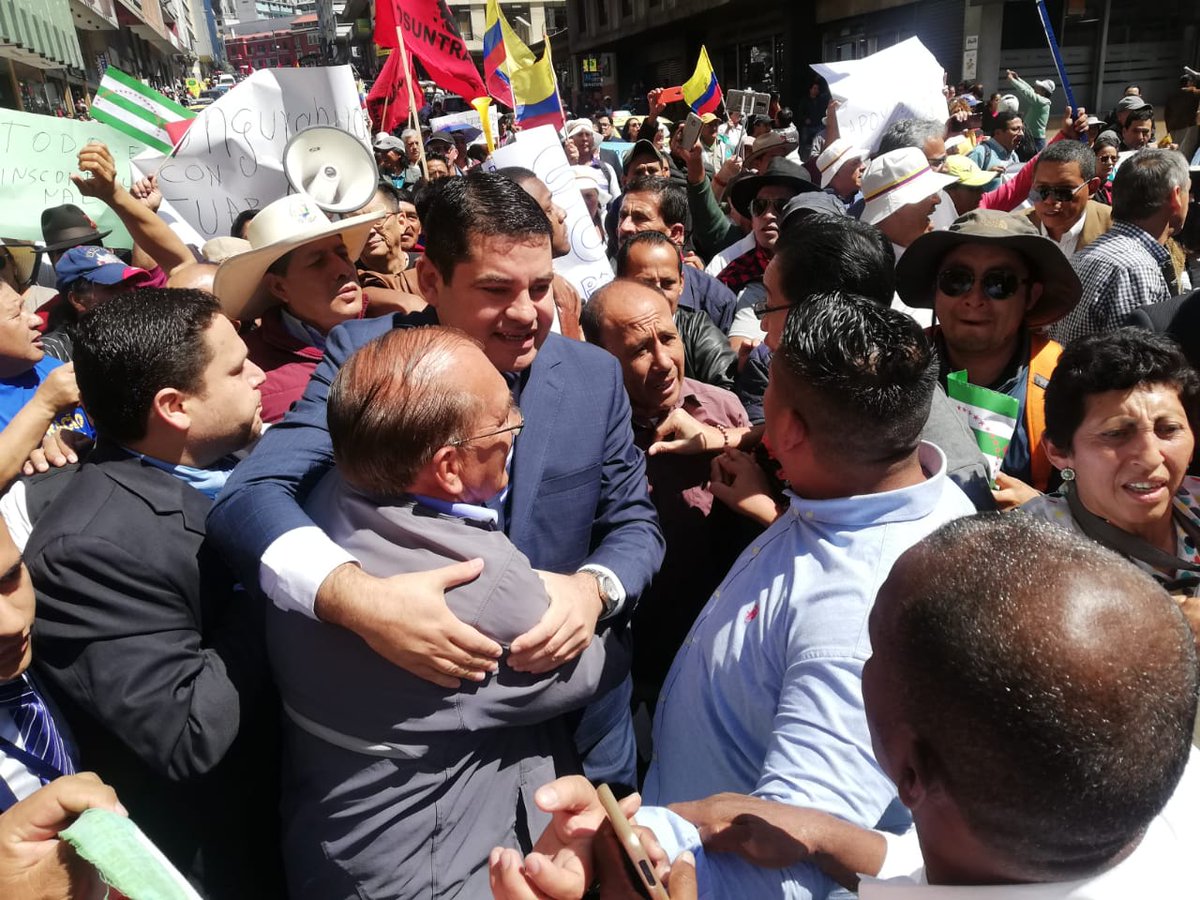 Tuárez llegó a la Asamblea junto a sus simpatizantes | La República EC