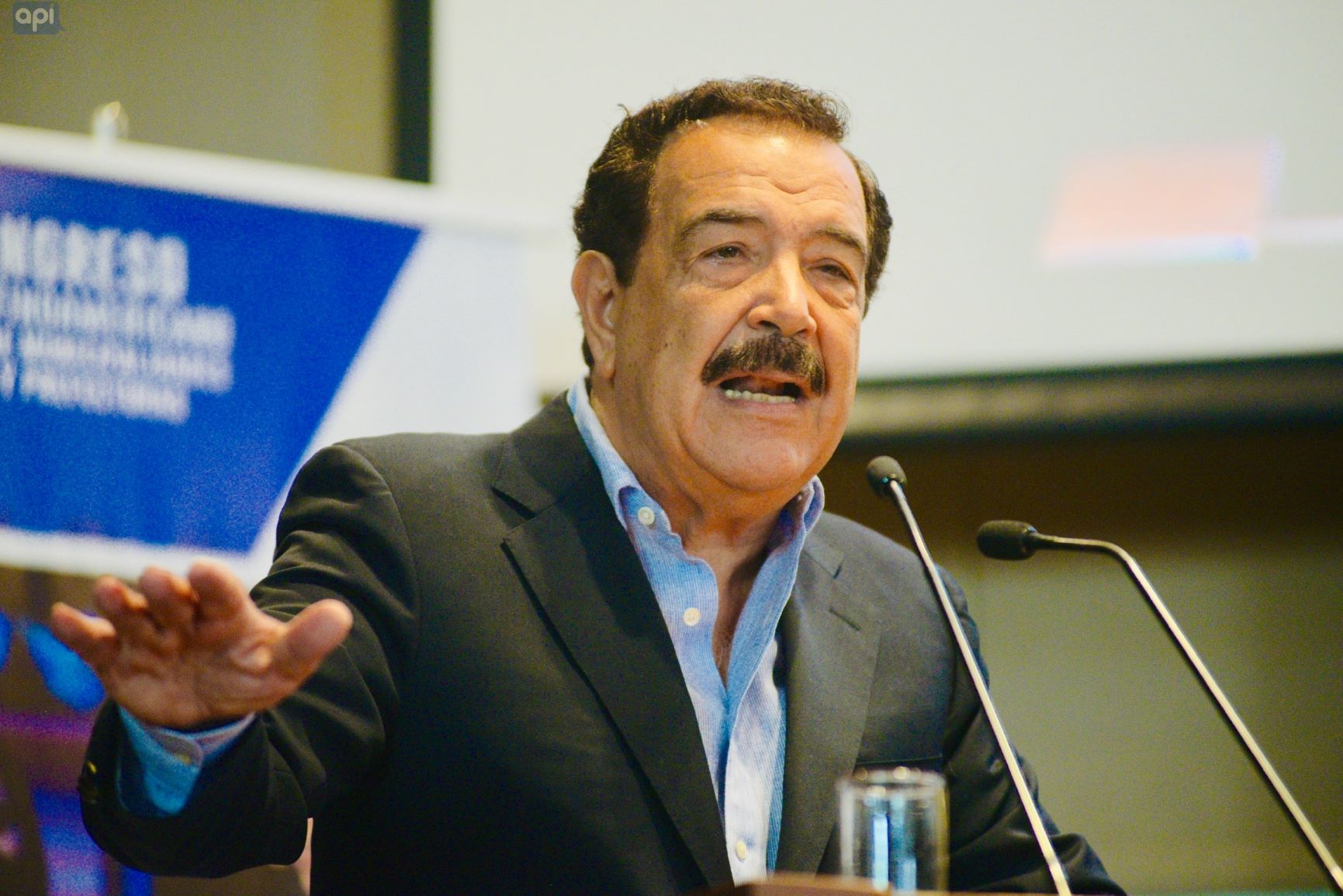 Nebot contó anécdotas en la exposición del libro que retrata su vida ...