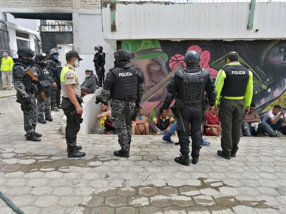 Dos policías heridos tras amotinamiento en cárcel de Ambato | La ...