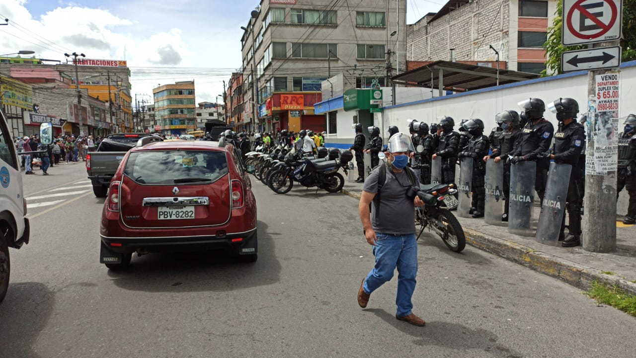Comerciantes informales de Quito protestan en medio de la cuarentena ...