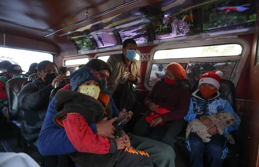 La «Micro Galería», el autobús que acerca el arte a la gente en Bolivia ...