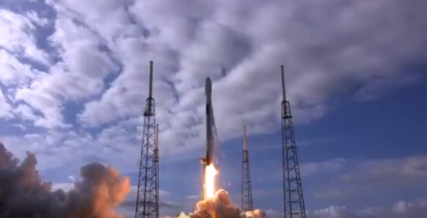 SpaceX puso 143 satélites en órbita usando un solo cohete | La República EC