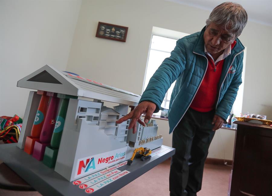 Superhéroes y chocolates, la original campaña del boliviano Iván Arias ...