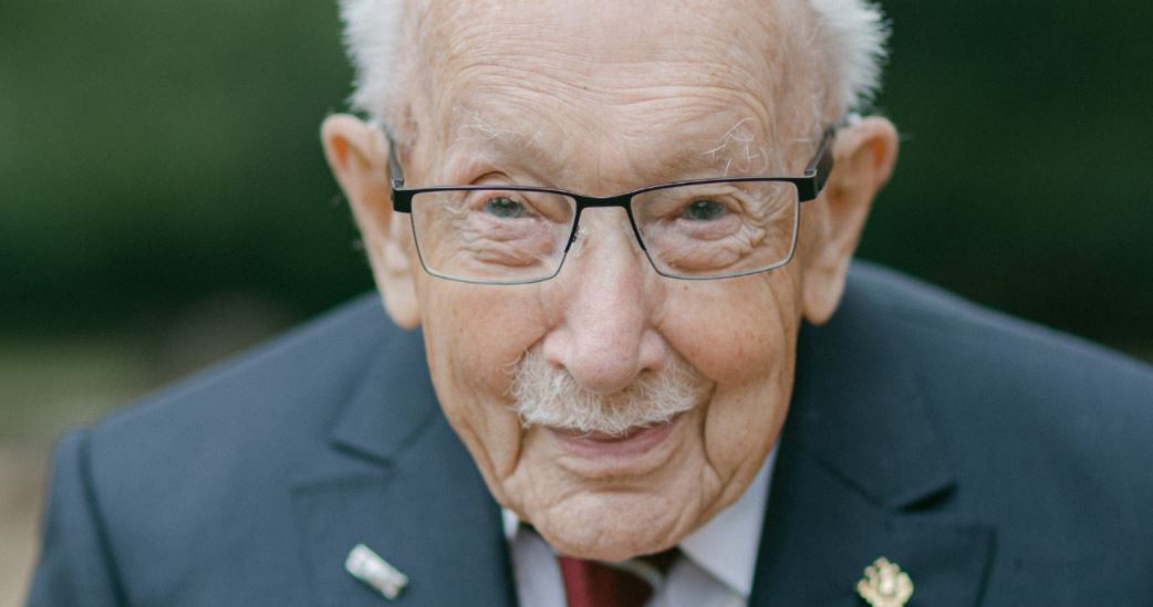 Reino Unido despide al héroe Tom Moore en un funeral lleno de honores ...