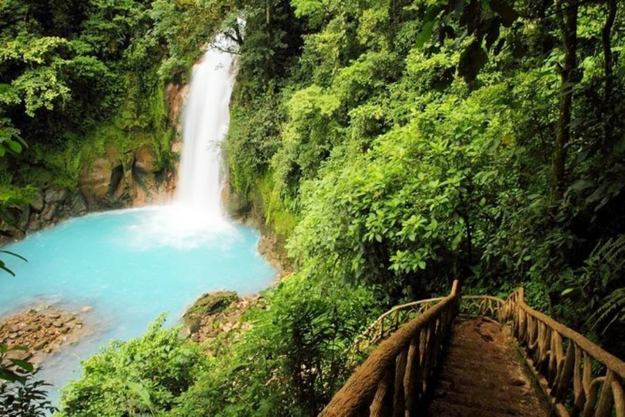 Costa Rica aprovechará riquezas naturales de Volcán Tenorio para el turismo