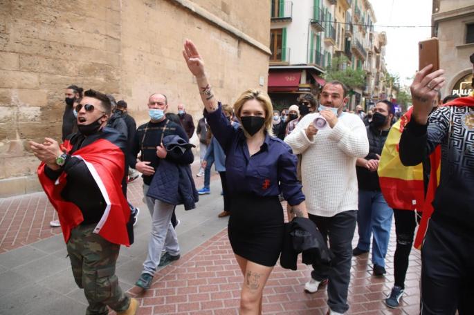 España se compromete a luchar contra el extremismo en las redes sociales