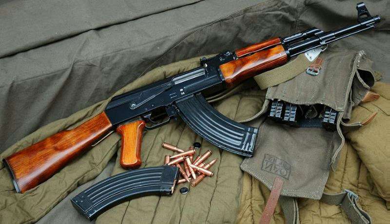 Ecuador plantea diálogo con China sobre donación de fusiles AK-47