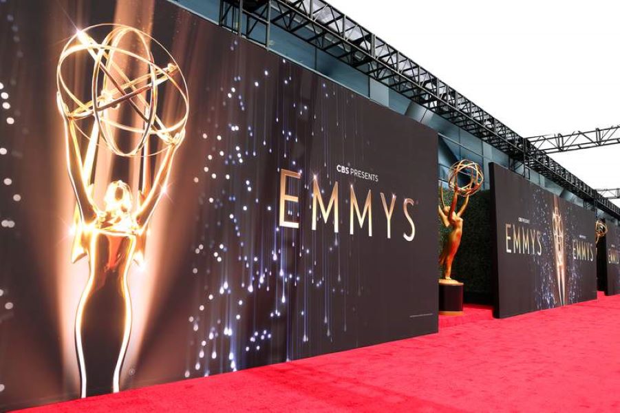 Netflix reina en los Emmy con «The Crown» y «The Queen’s Gambit» | La ...