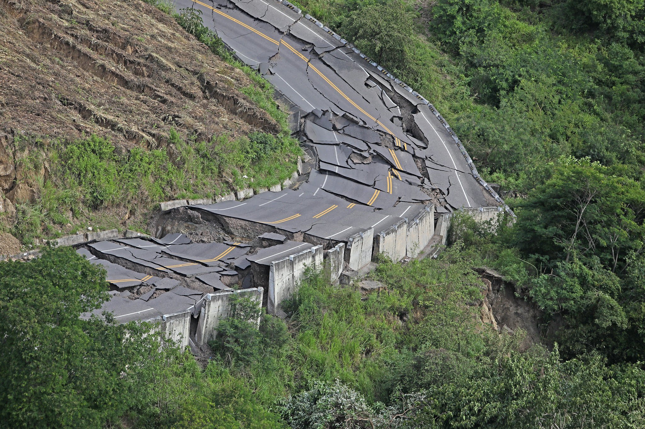 Se Elevan A 2 400 Los Damnificados Por Terremoto En Perú