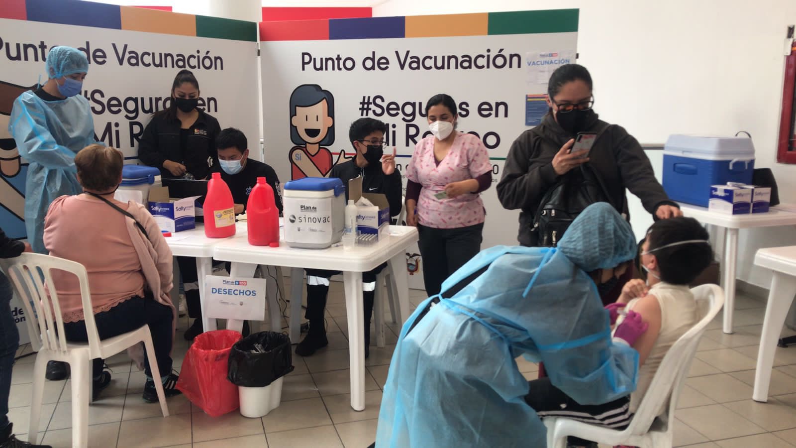 Ecuador vacunó a 51 mil personas durante el fin de semana, según ...