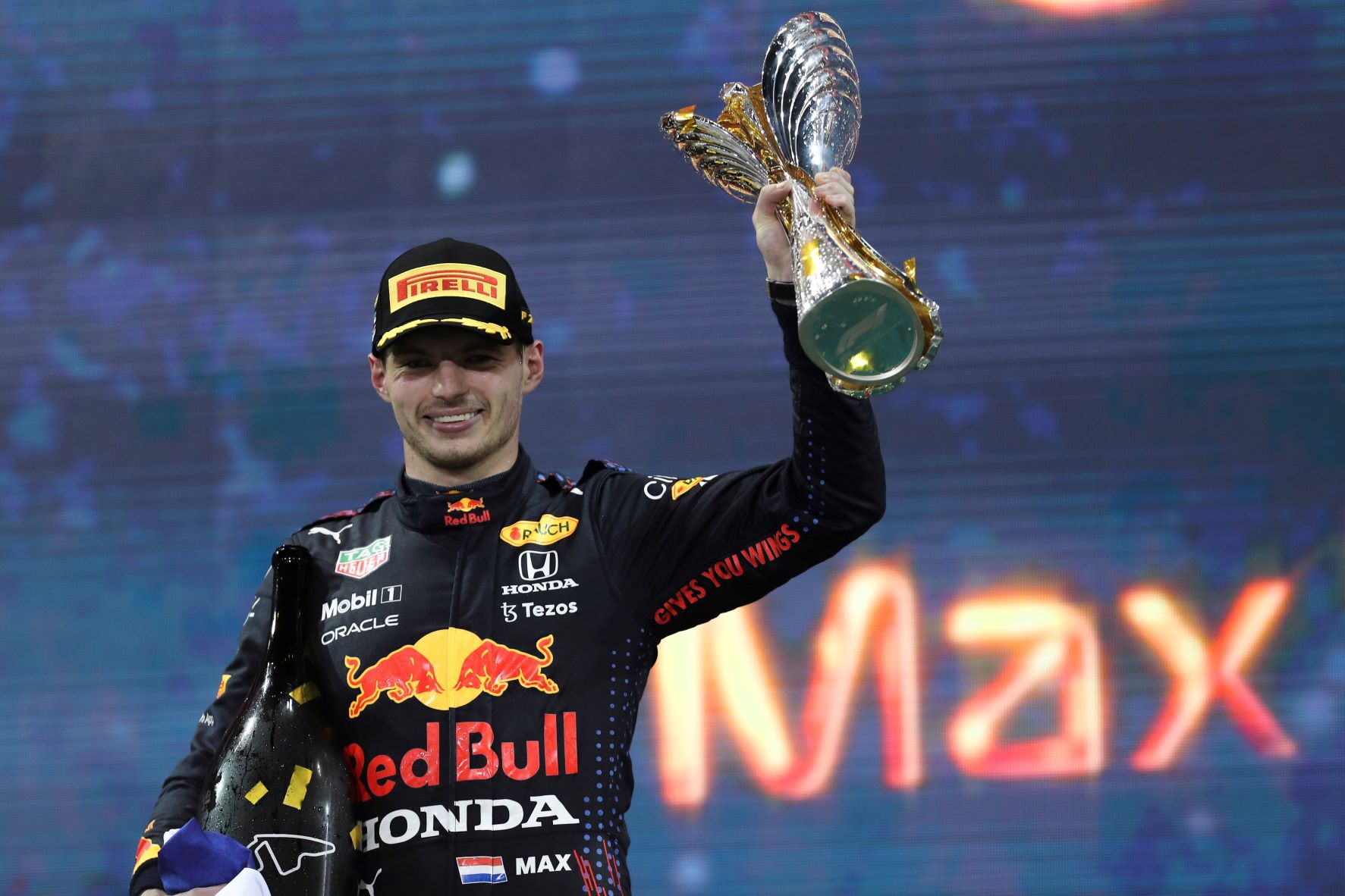 Verstappen campeón del mundo al ganar en la última vuelta