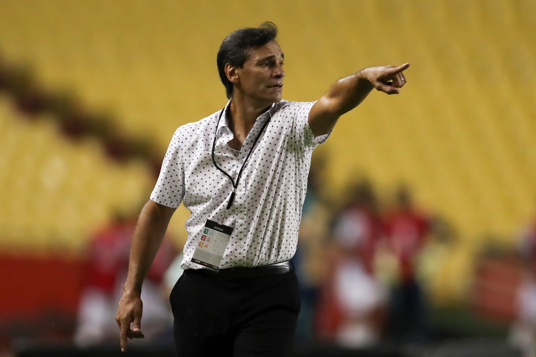 Bustos rearma a Barcelona para el 2022