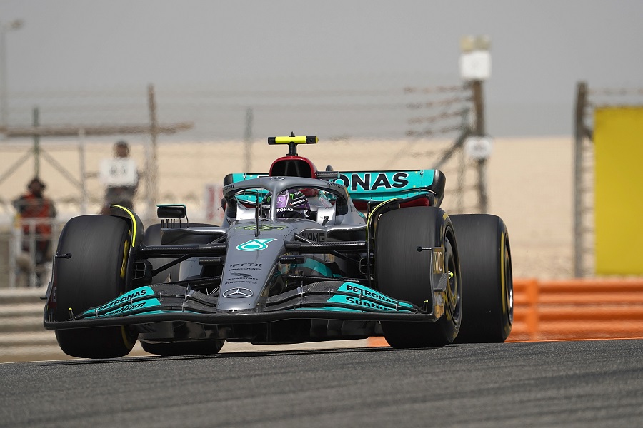 Mercedes sorprende Fórmula 1 con auto de sidepods extremos