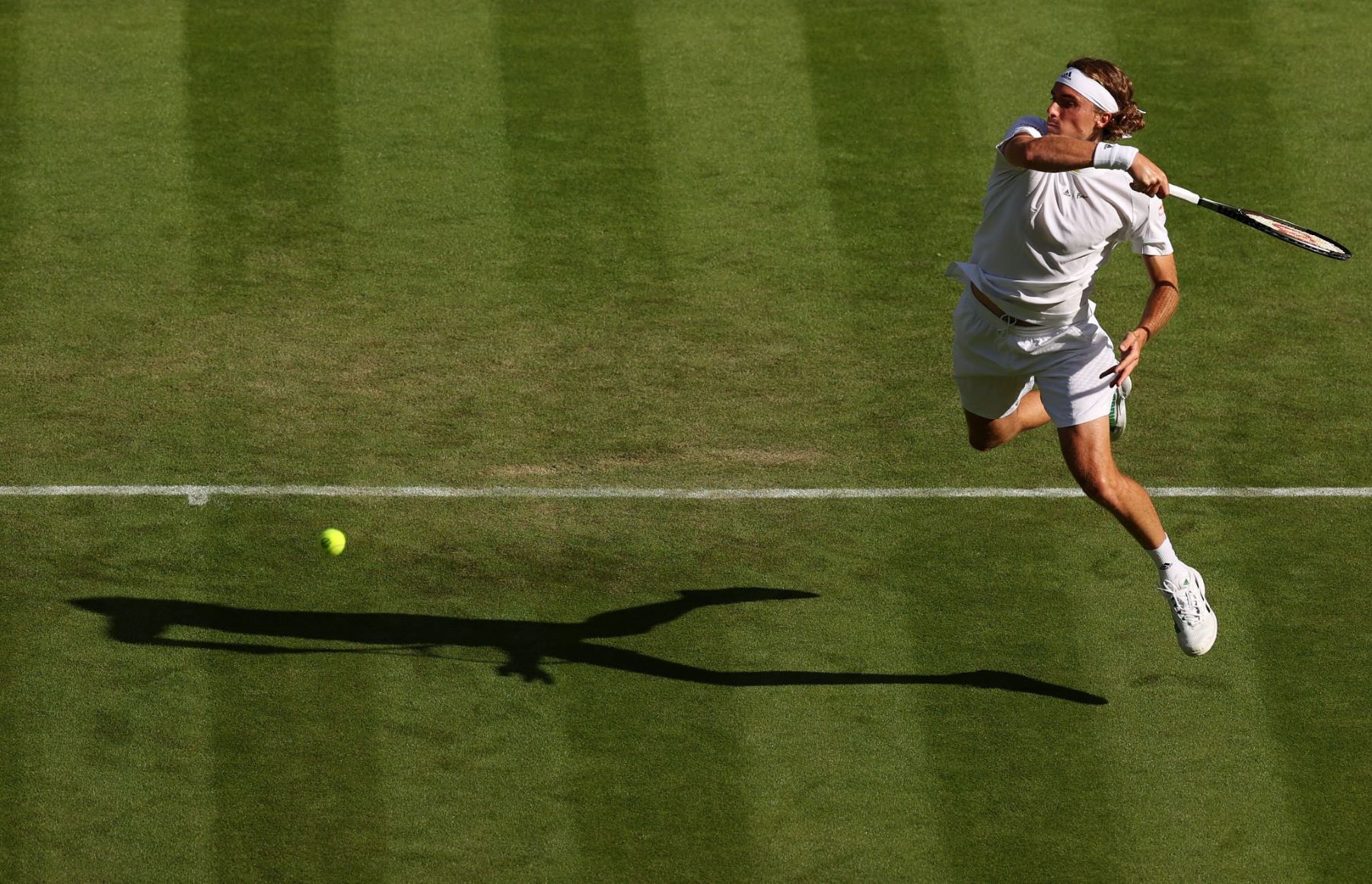 Tsitsipas supera el bache de la primera ronda en Wimbledon | La ...