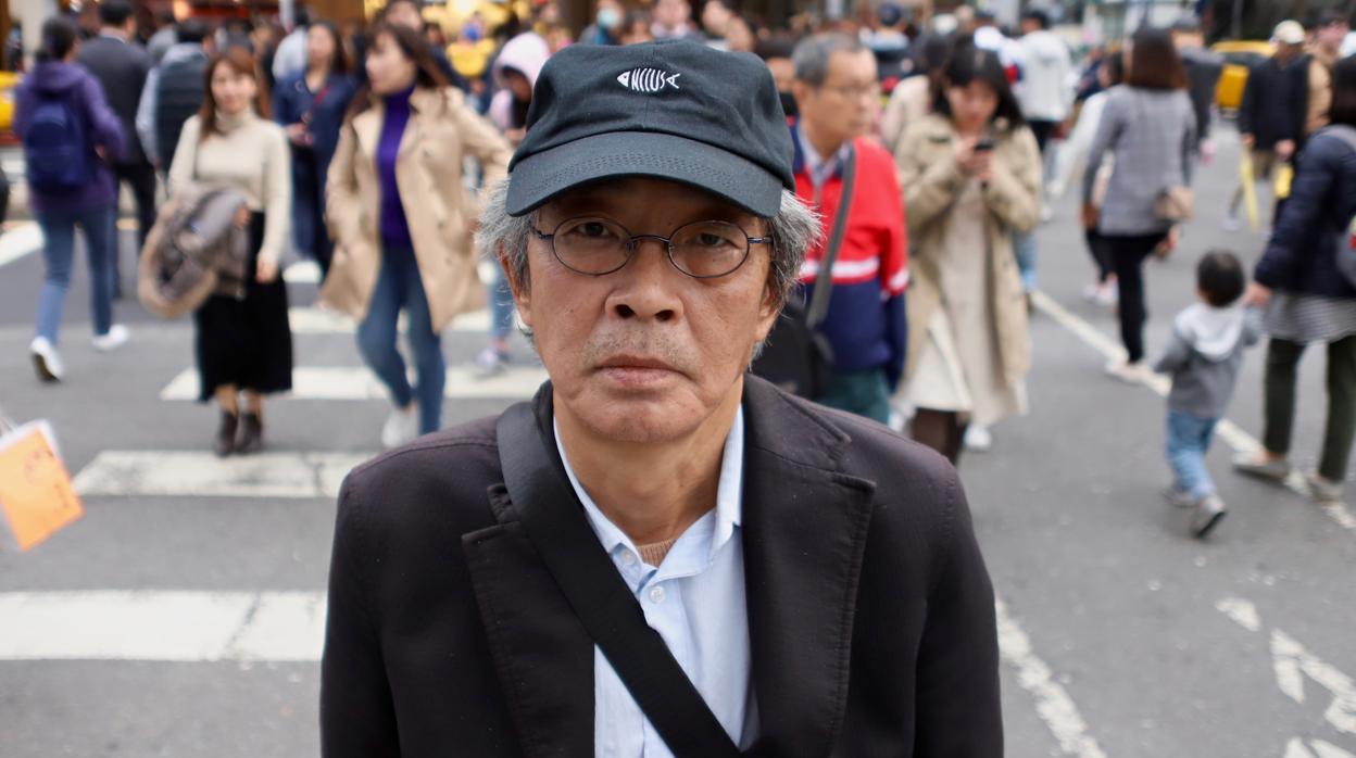 Lam Wing-kee, el librero secuestrado por China, con Pelosi