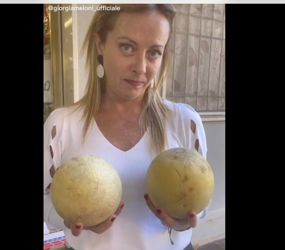 Los melones de Meloni y el beso de Berlusconi, imágenes de las ...