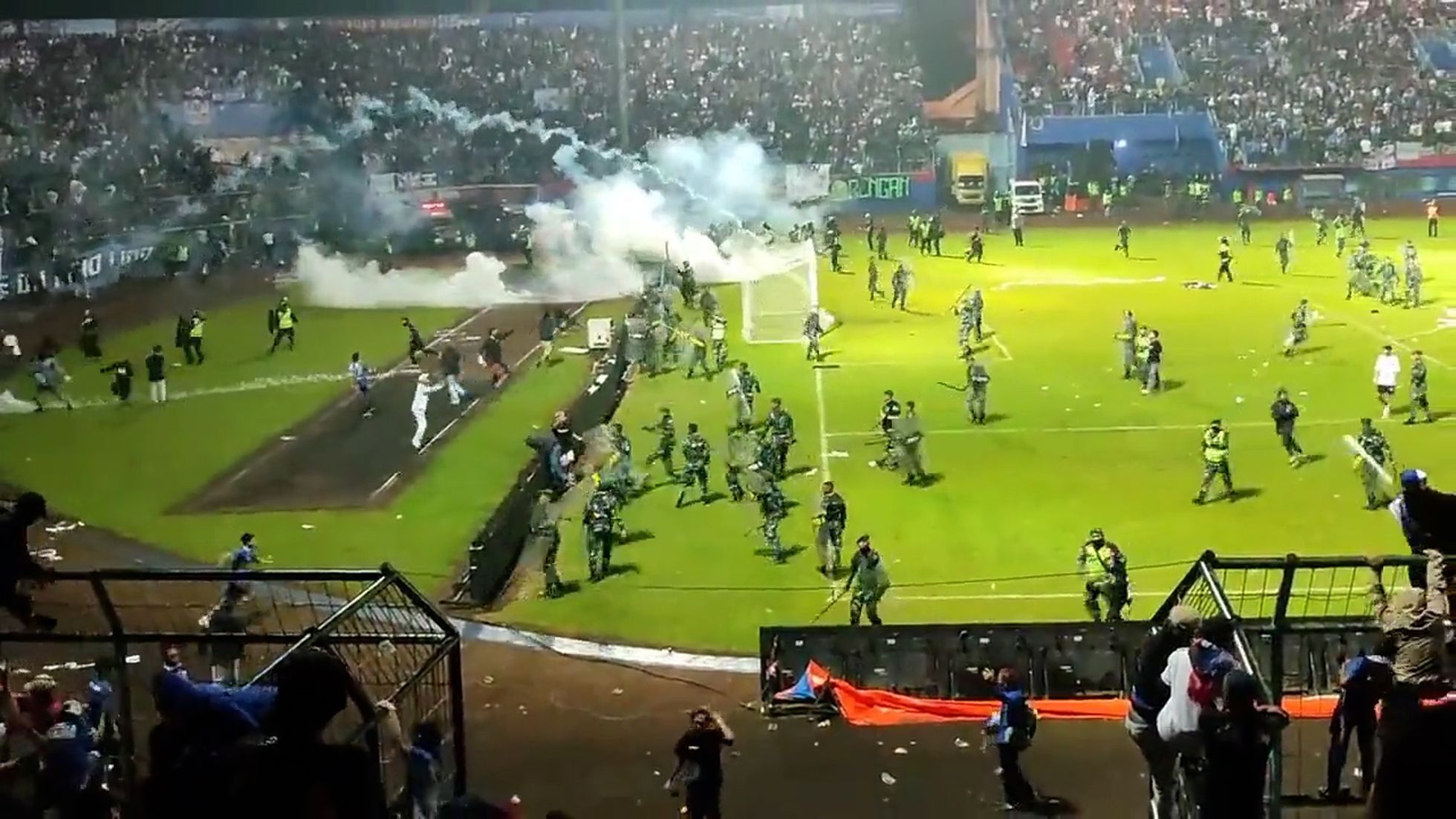 127 Muertos En Disturbios En Partido De Fútbol En Indonesia