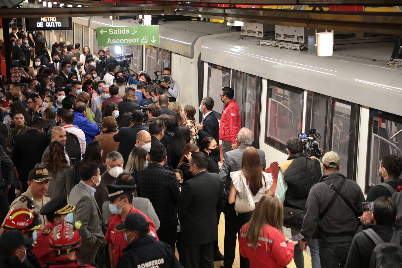 Metro de Quito inició su primera fase con autoridades