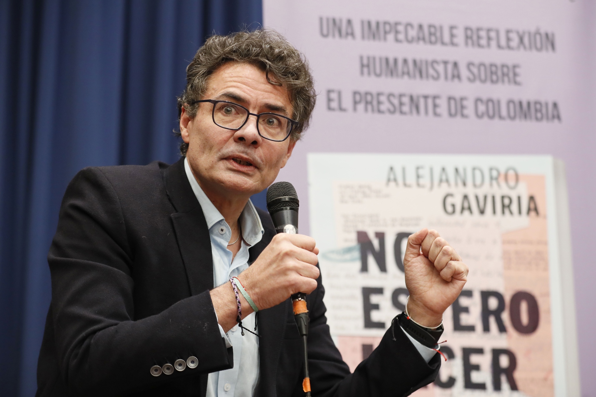 Alejandro Gaviria presenta su libro ?No espero hacer ese viaje? | La ...
