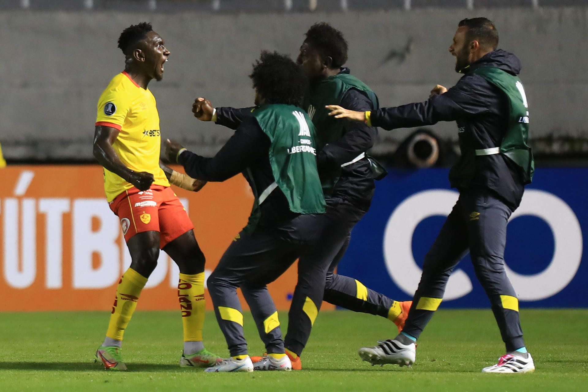2-1. Aucas doblega a Flamengo en un debut de ensueño