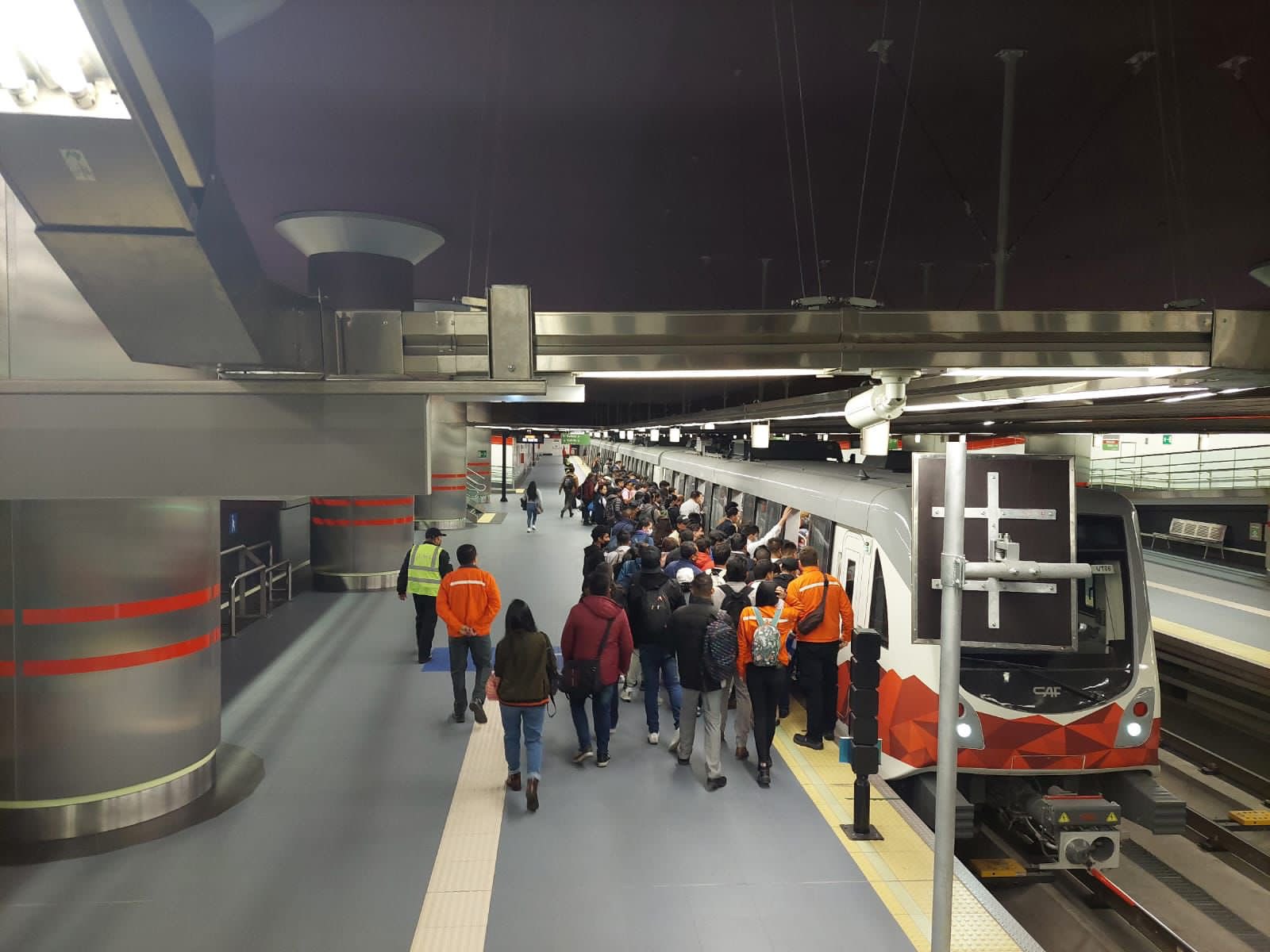 El Metro de Quito cumple un año de operación con un récord de 222.000 ...