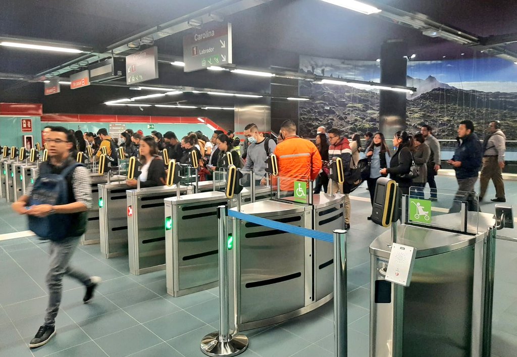 Inauguración del Metro de Quito con gran demanda | La República EC