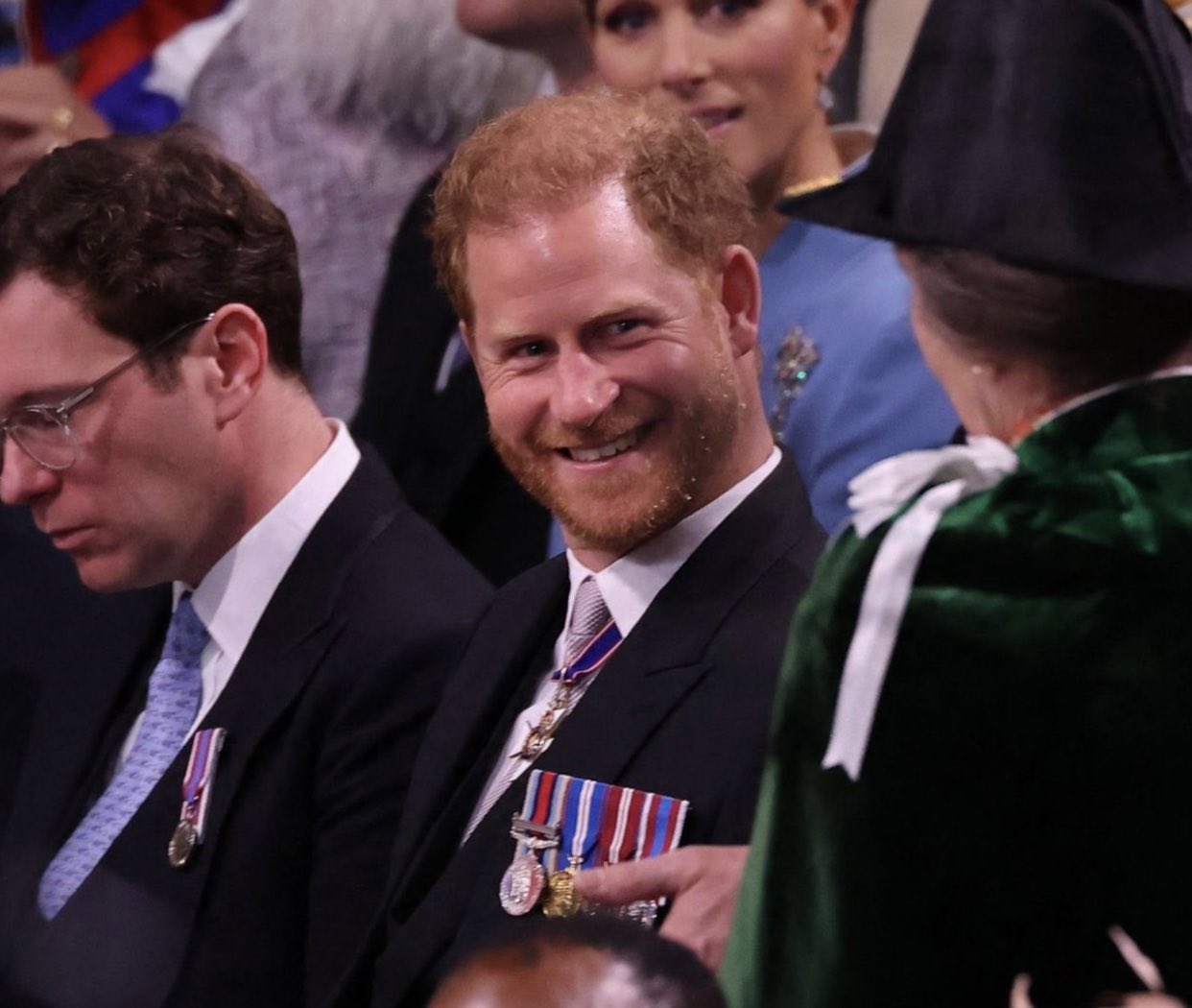 Harry habla con su padre Carlos III y viajará desde EEUU para verle | La República EC