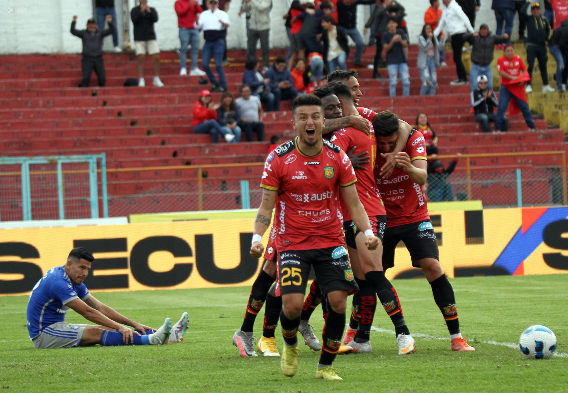 Cuenca derrota 3-2 al Emelec y lo deja al fondo de la tabla