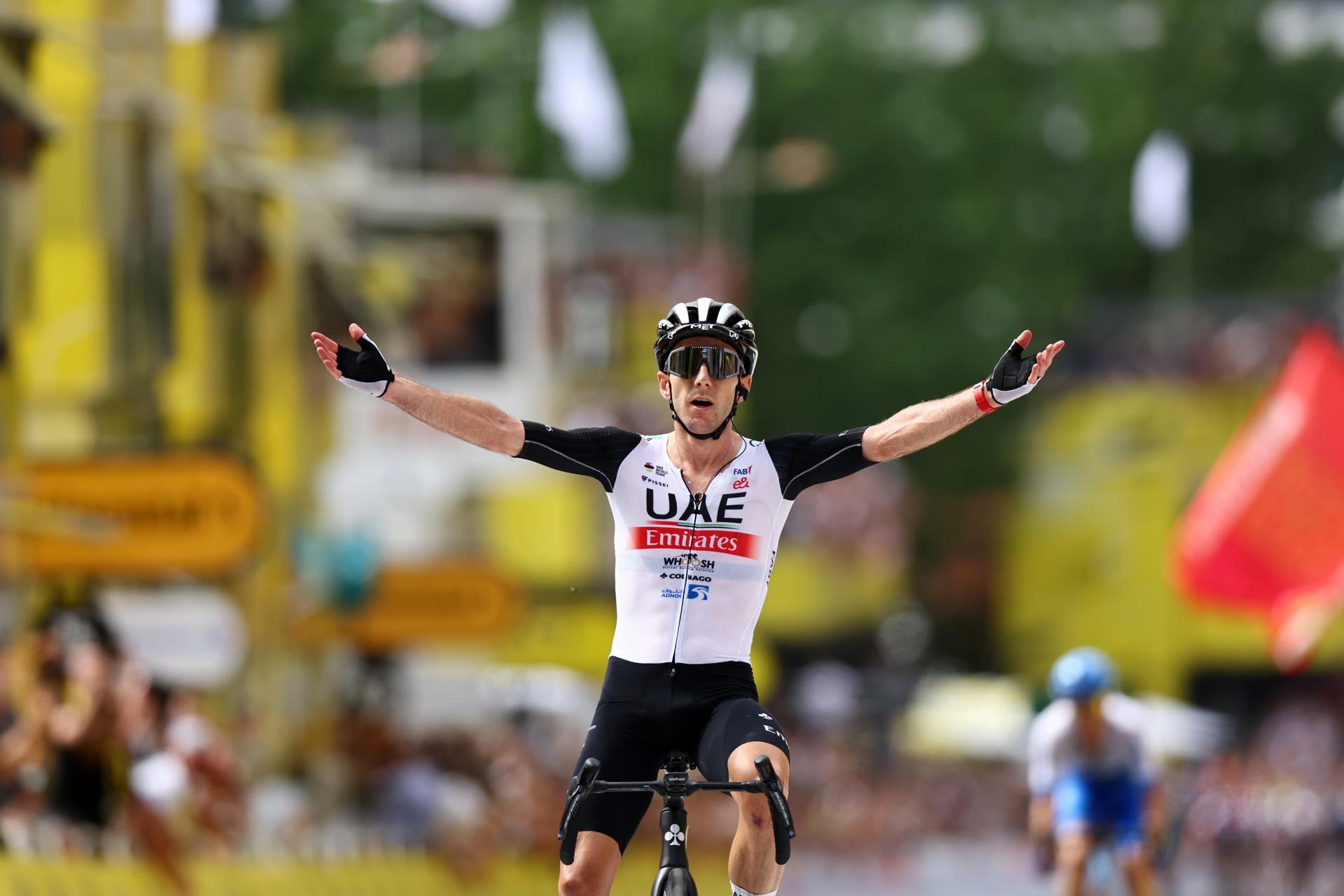 Adam Yates gana la primera tapa del Tour y es el 1er líder