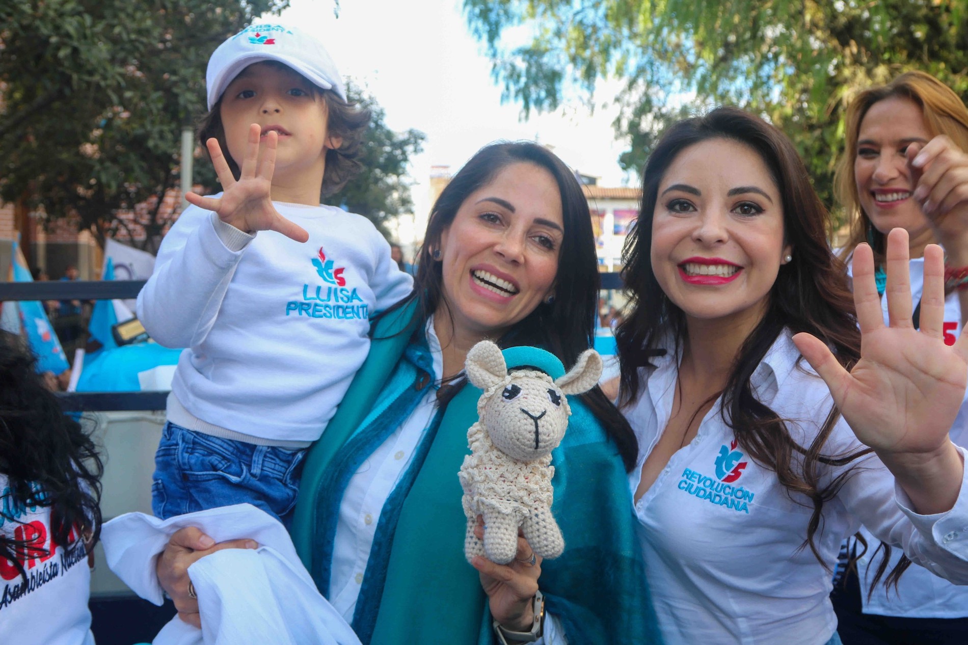 Luisa González dice que sí, que es "la candidata borrega"